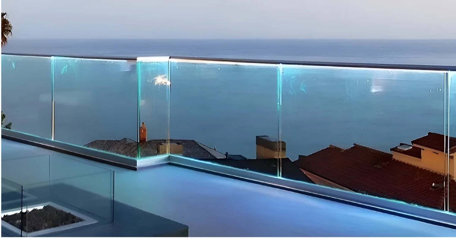 15 Modern Glass Railing Designs for Balconies in 2024