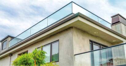 15 Modern Glass Railing Designs for Balconies in 2024