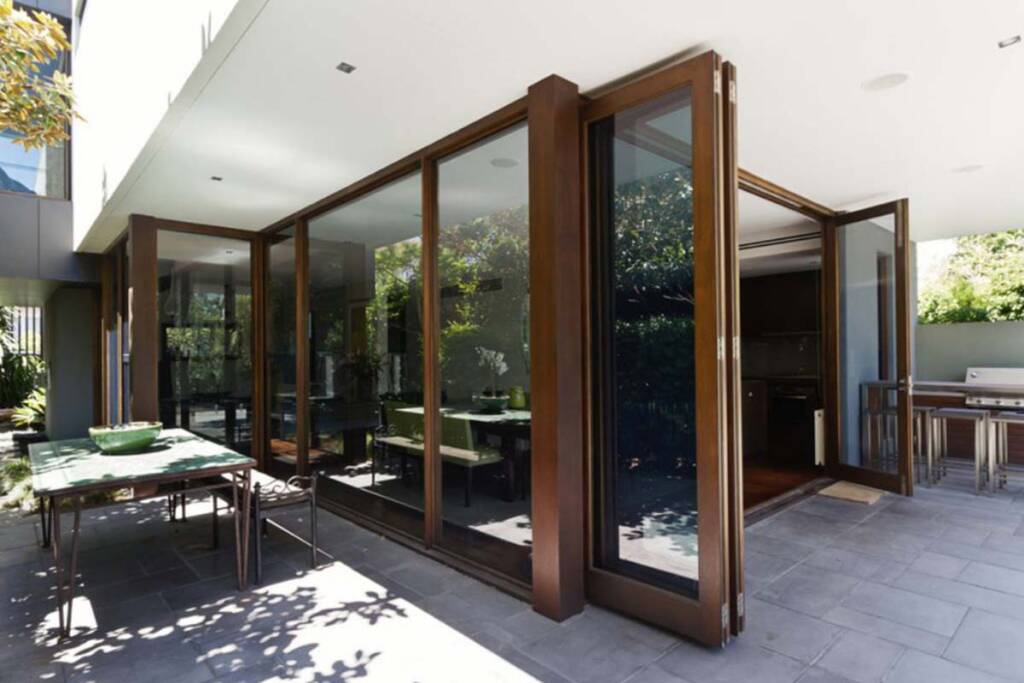 Glass Glazing Design: 11 Stunning Glass Solutions for Modern Homes