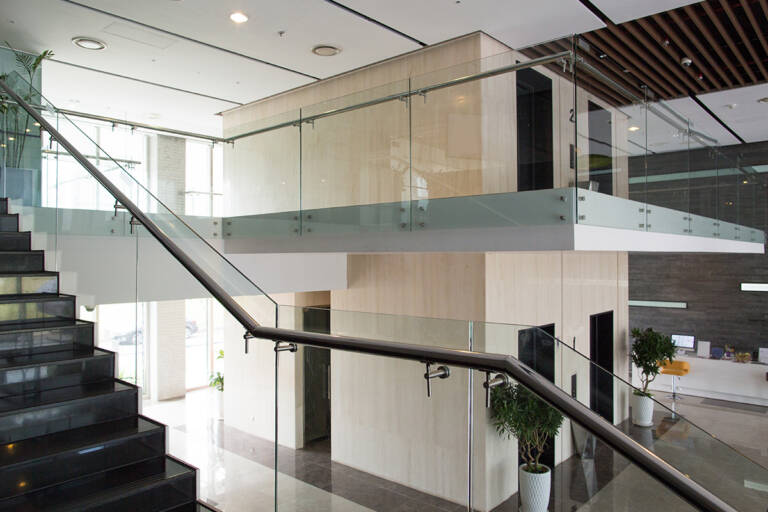 Float Glass: Features, Types, and Applications in Commercial Architecture